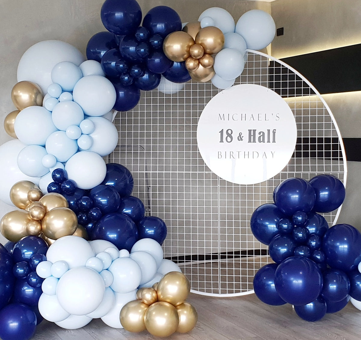 $420 - 4 Meters Balloon Garland || Round Mesh Backdrop – Full Bloom ...